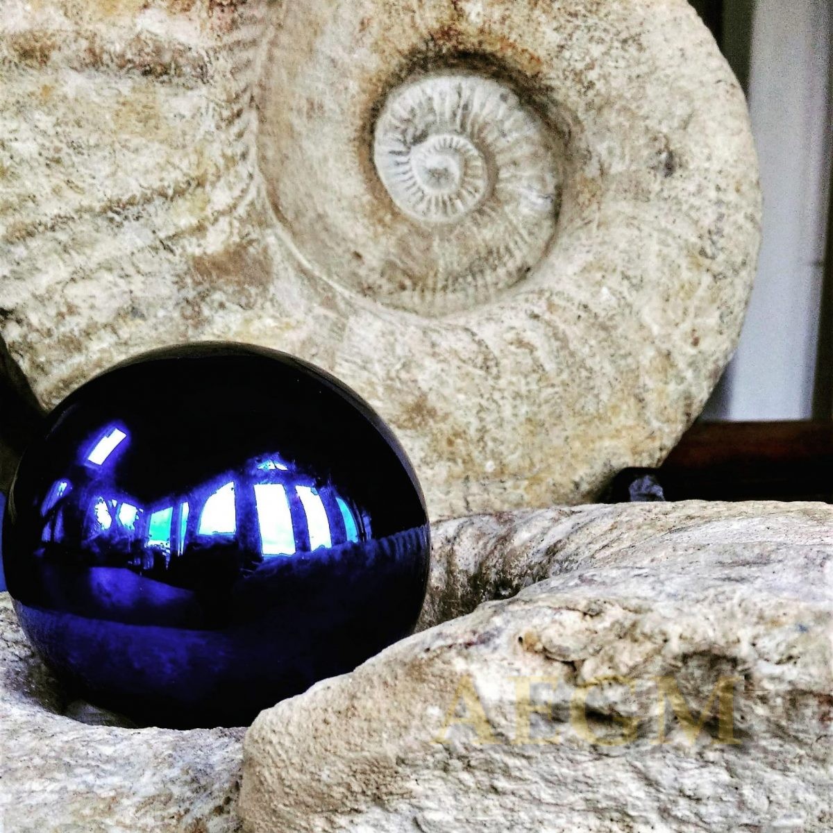 LARGE AND DECORATIVE VINTAGE ART METAL LATTICEWORK CAGE – AEGM