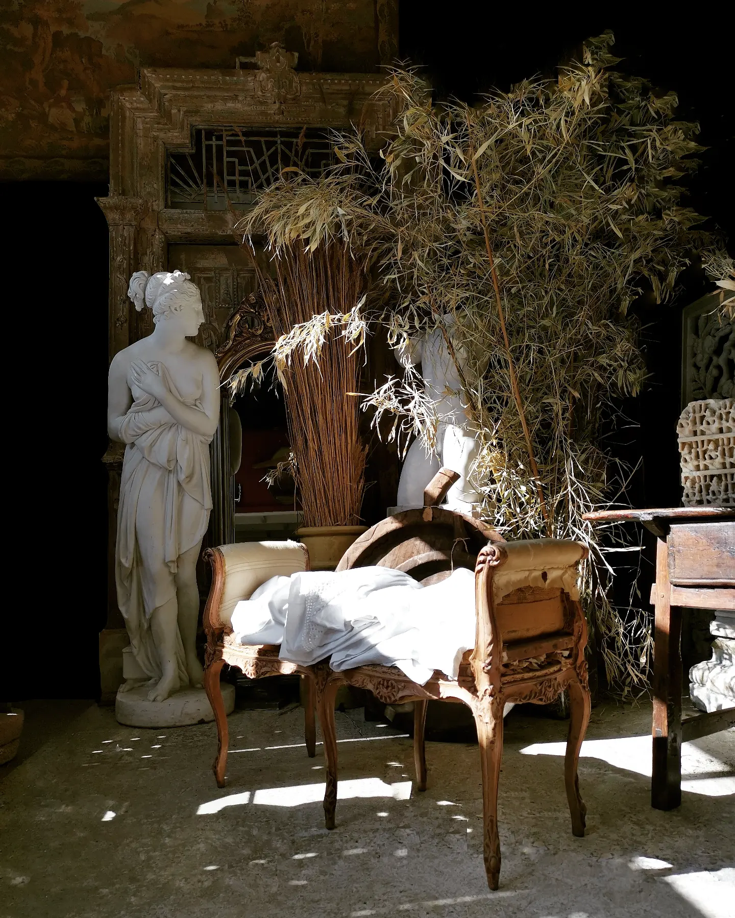 A Fine 19th Century Beautifully Carved Louis Philippe Window Seat - AEGM